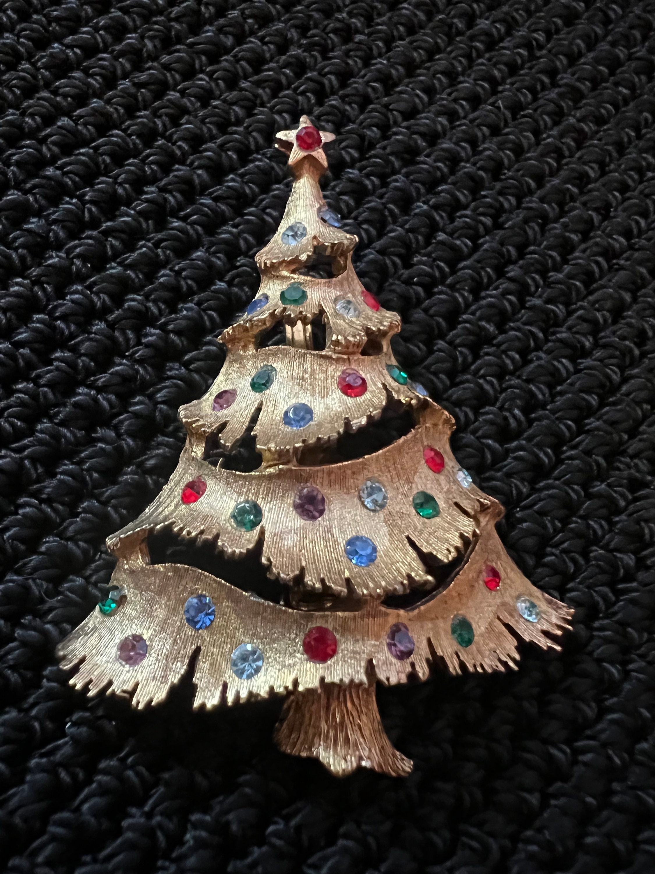 Vintage JJ Rhinestone Gold Tone Christmas Tree Mid Century Pin Brooch ...