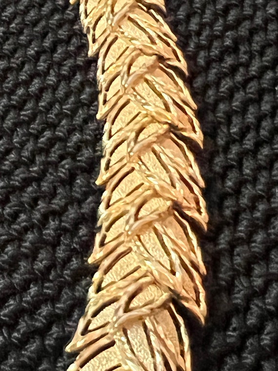 Crown Trifari Leaves Design Gold Tone Texture Bracele… - Gem