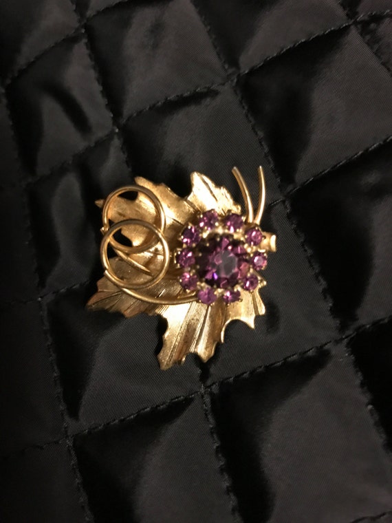 VINTAGE VICTORIAN GOLD LEAF PEARL MOURNING BROOCH - Gem