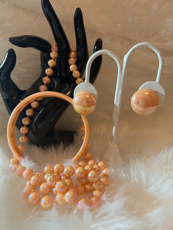 Vintage Mod Iridescent Peach Lucite Set Beaded Neckla… - Gem