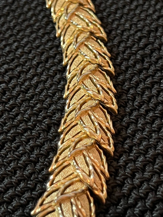 Crown Trifari Leaves Design Gold Tone Texture Bracele… - Gem