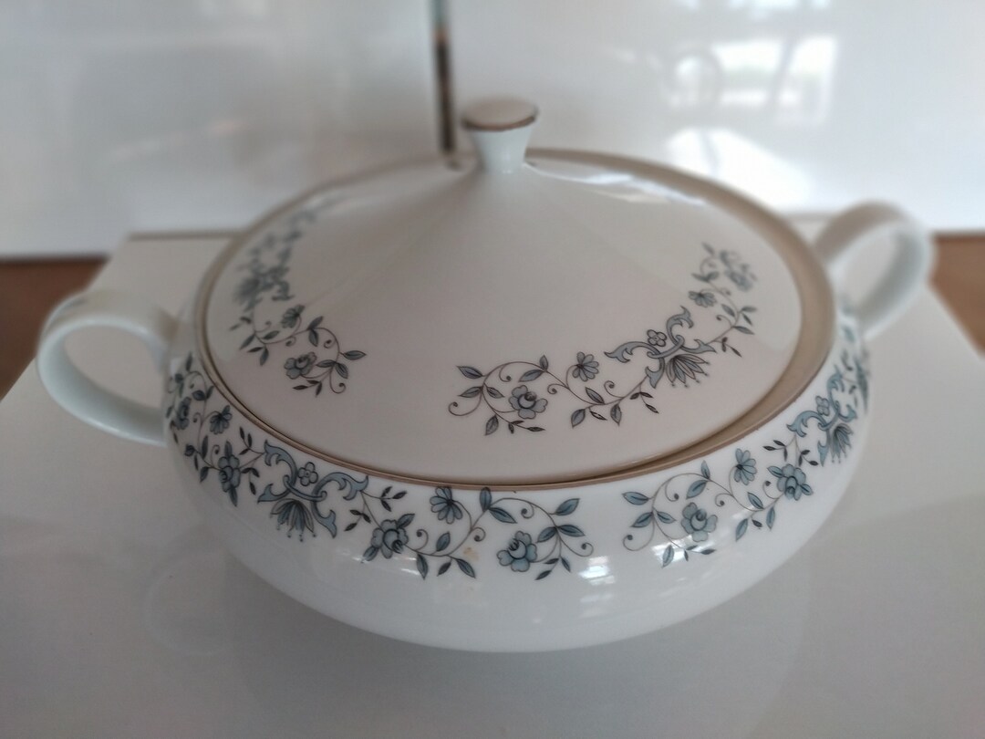 Vintage Vegetable Tureen Covered Bowl Large Lara Ware Delicate Floral ...