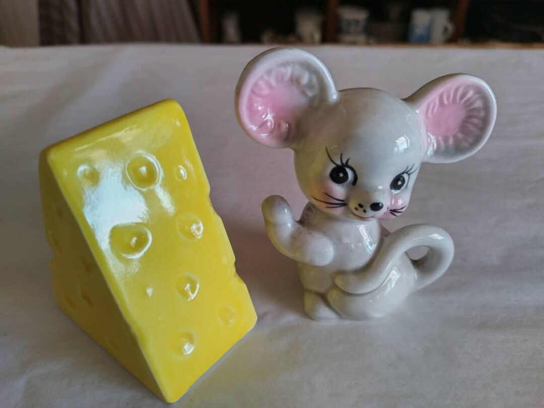 Retro 60s Mouse and Cheese Salt & Pepper Shakers Super Cute Approx 3 1/ ...