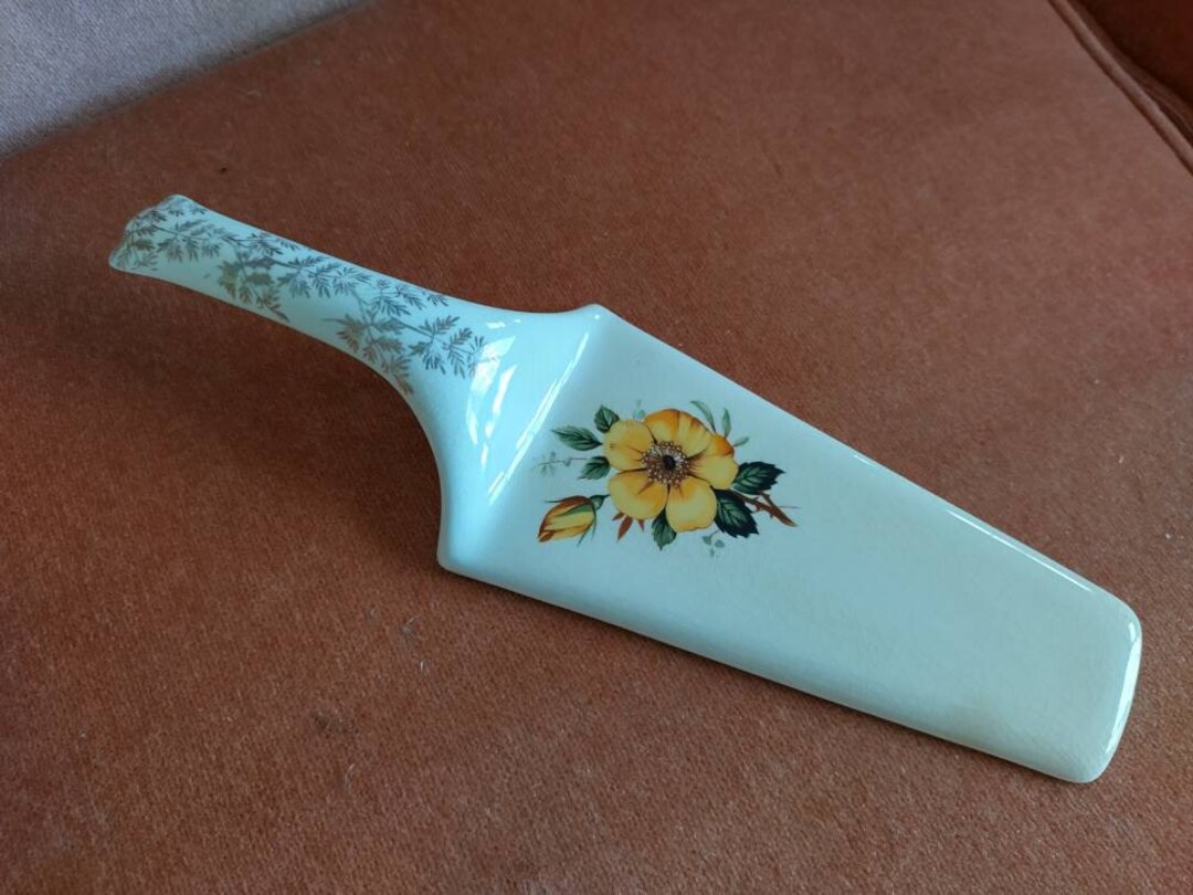 Vintage Cake Slice C1950 Made in England Collectible Vintage ...