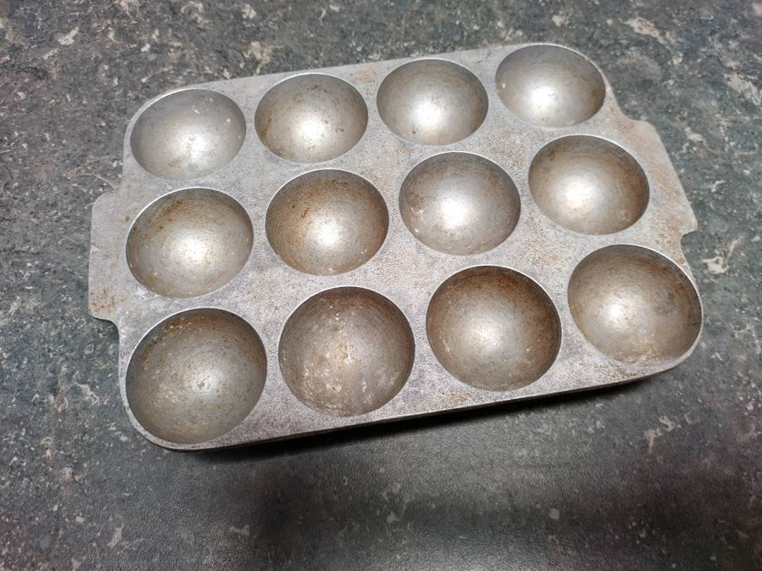 Vintage Gem Scone Tray Cast Alloy 12 X Approx 2 Inch Cups 1940-60s ...