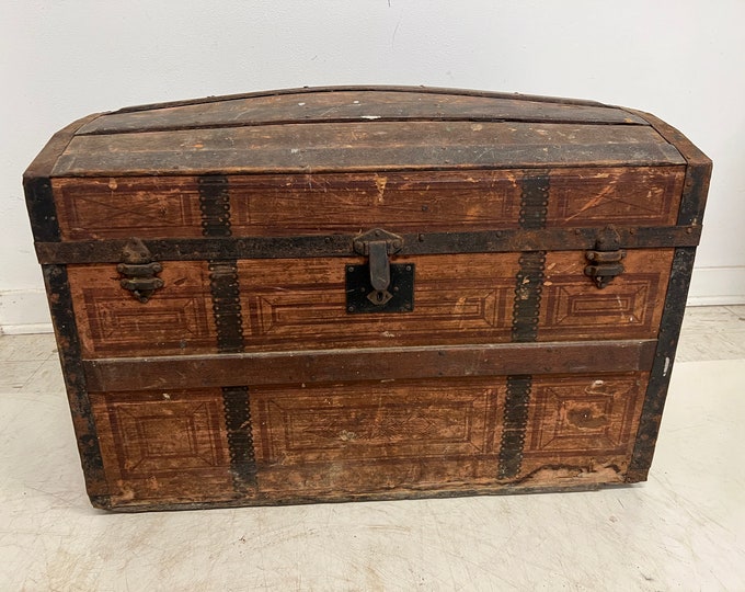 Vintage CAMELBACK TRUNK W Tray Storage Chest Steamer Brown Train ...