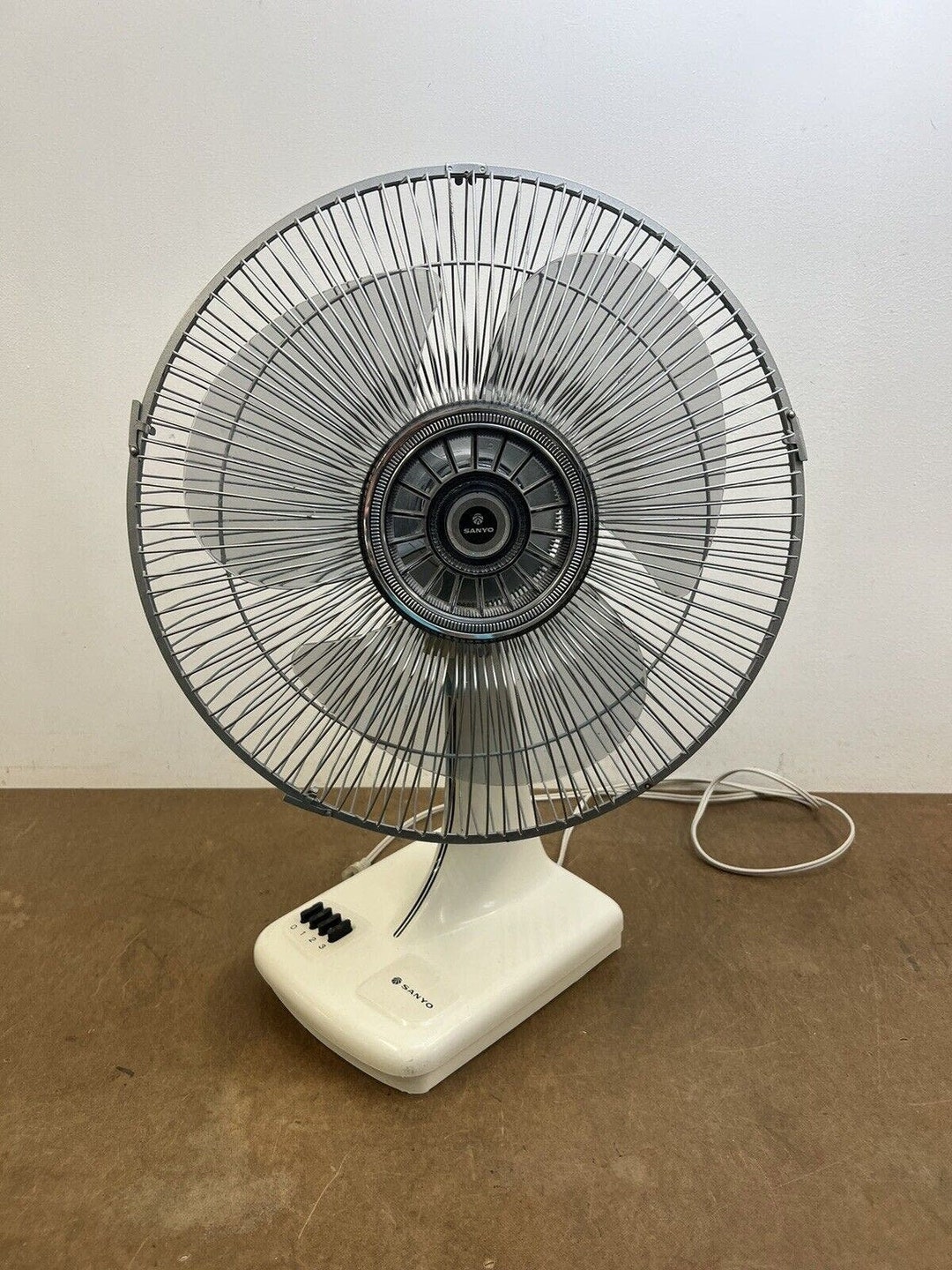 Vintage Sanyo 3 Speed Oscillating Desk Fan 14" Translucent Gray Blade ...