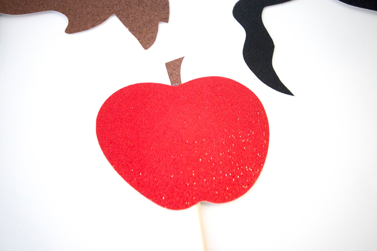 Snow White Photo Booth Prop SVG File, Silhouette Cut File, Cricut Cut ...