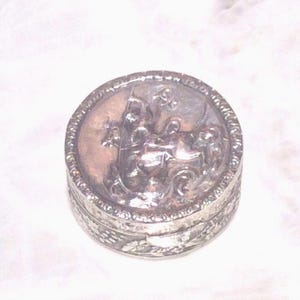 Vintage Silver George and the Dragon Pill Box - Etsy