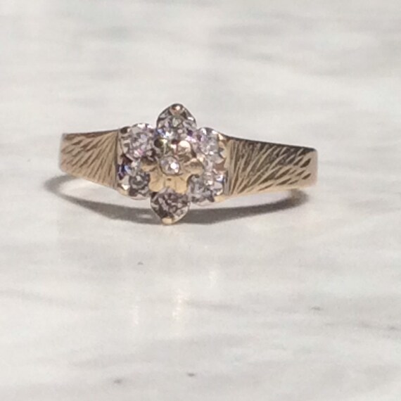 Antique Vintage Diamond Flower Gold Ring- 9ct - Gem