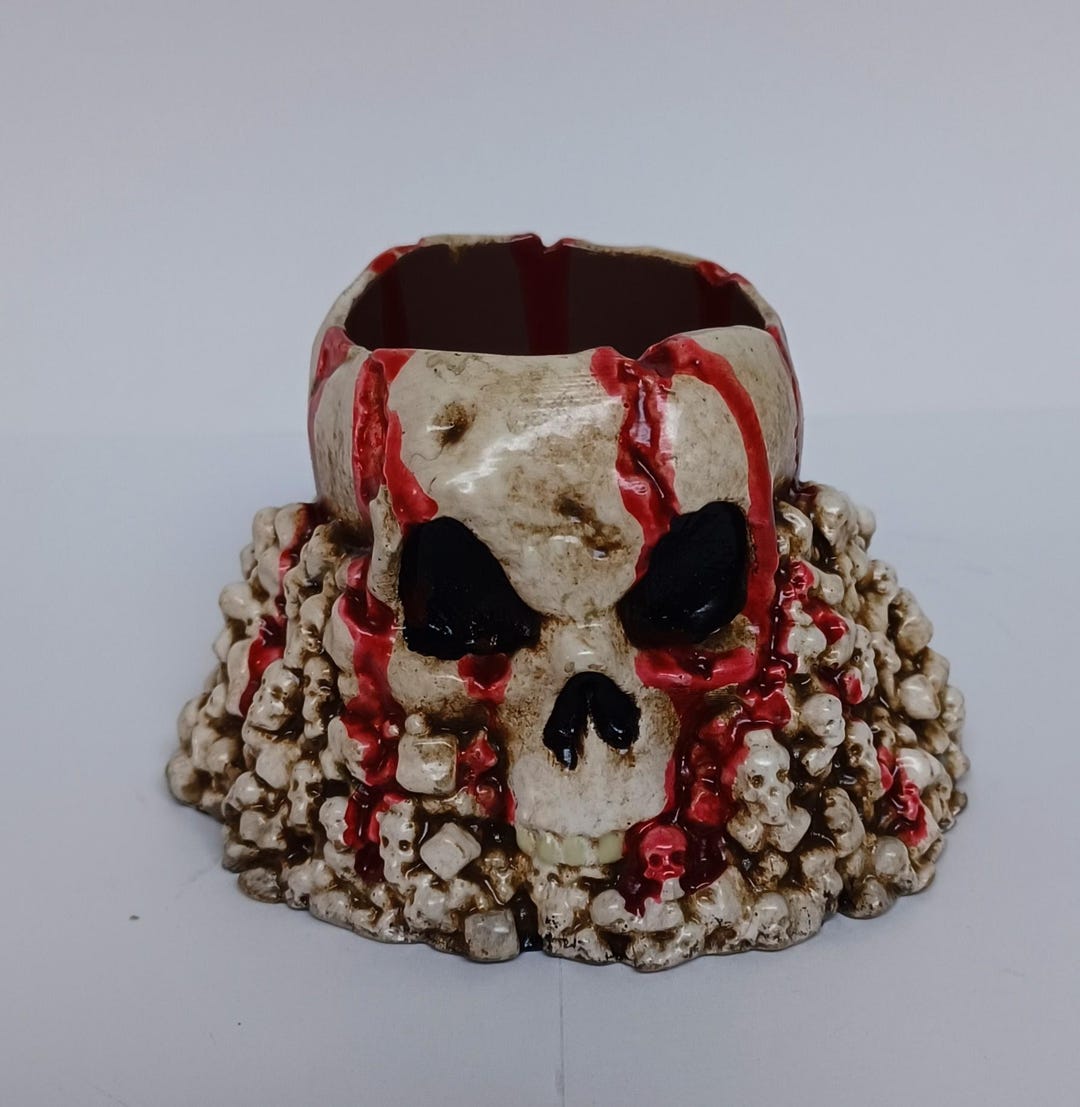Skull on Skull Pile, Small Skull on Pile of Skulls, Make-up Brush ...