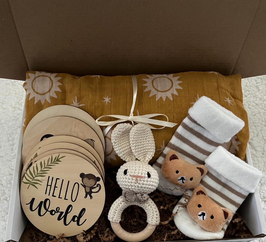 Baby Gift Box; New Mom Gift Box; Neutral Baby Gift Set; Baby Shower ...