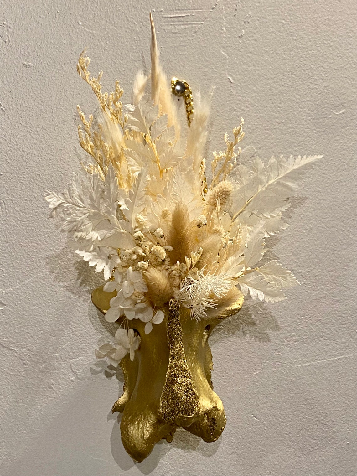 Luminous Hanging Cow Vertebrae Adorned With White Dried Flowers: Ferns ...