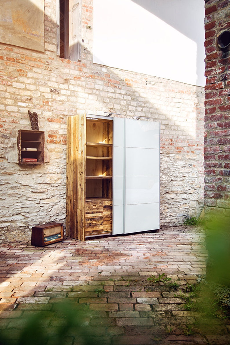 Schwebetürenschrank von edictum - UNIKAT MOBILIAR - Etsy.de