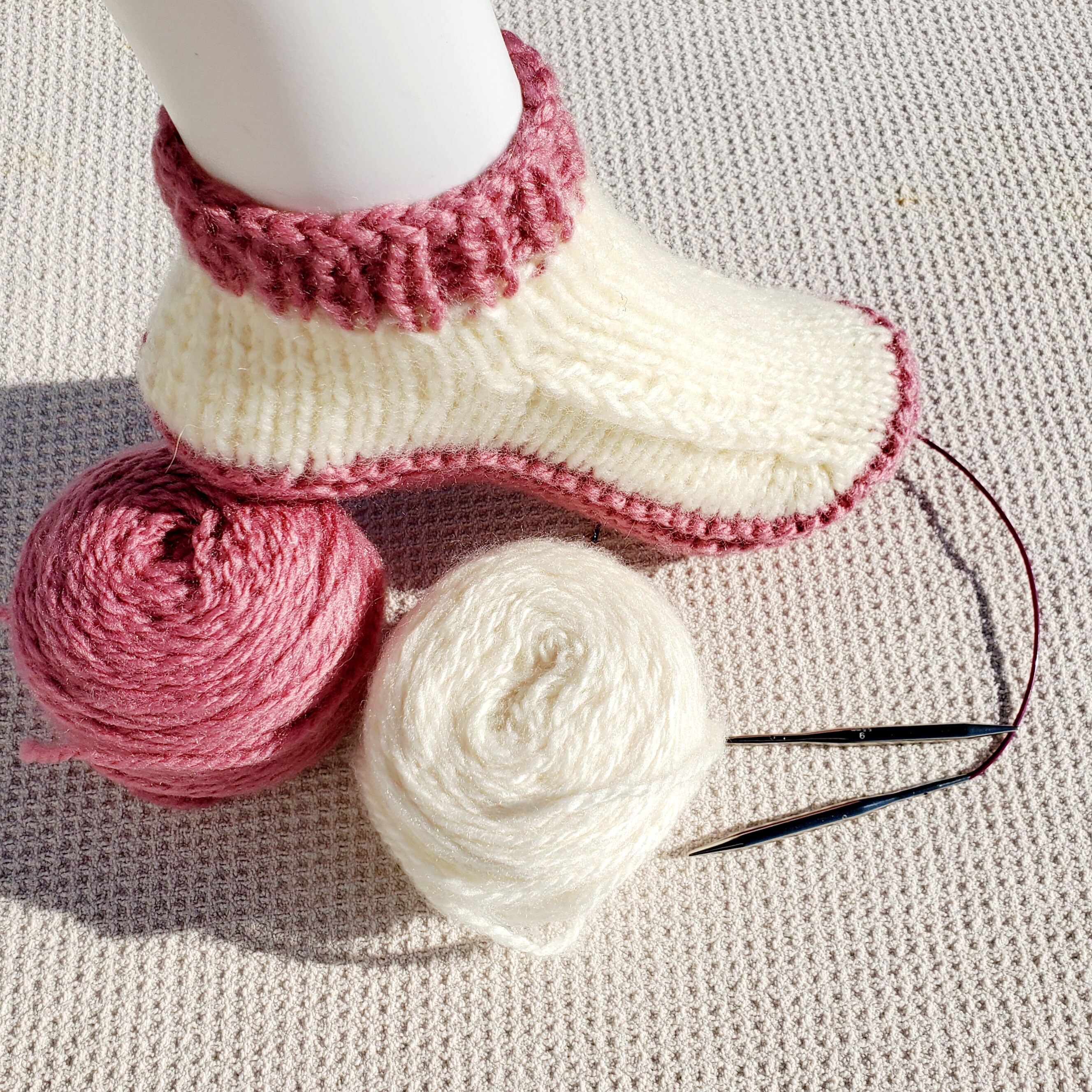 Stay at Home Slipper, Easy to Knit Slipper, DIY Yarn Kit - Etsy