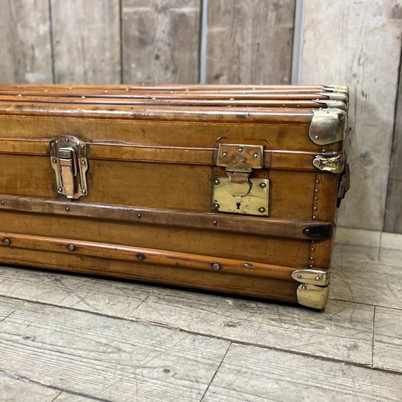Wooden travel trunk store