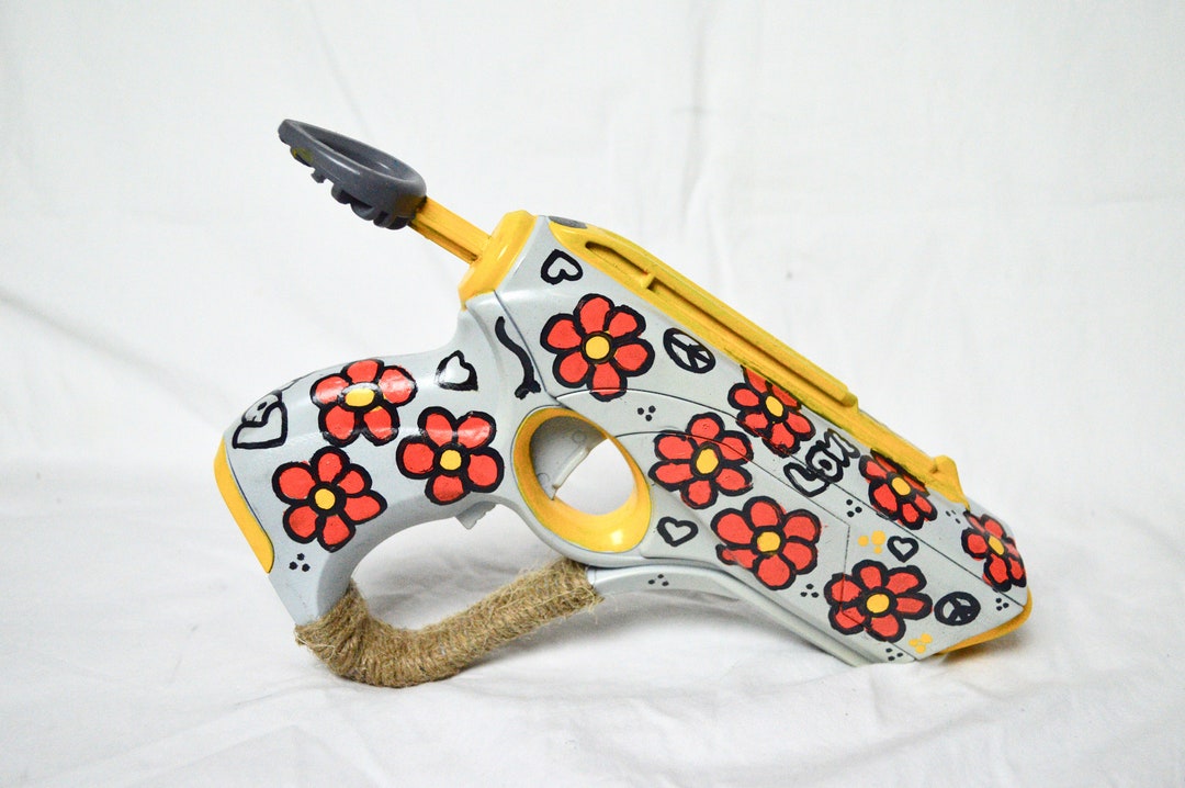 HIPPIE DIPPIE DERRINGER Cosplay Prop. Nerf. Nerf Repaint. Psychedelic ...