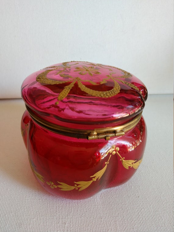 Antique Beautiful and simple cranberry box, with gold… - Gem