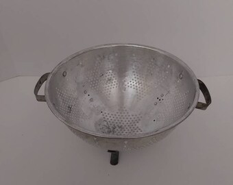 Vintage Aluminum Colander Strainer Star Design 3 Legs Vintage Cooking ...