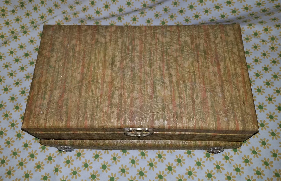 Fabulous Large Vintage Buxton USA Gold Green Leaf Pattern Heavy Jewelry ...