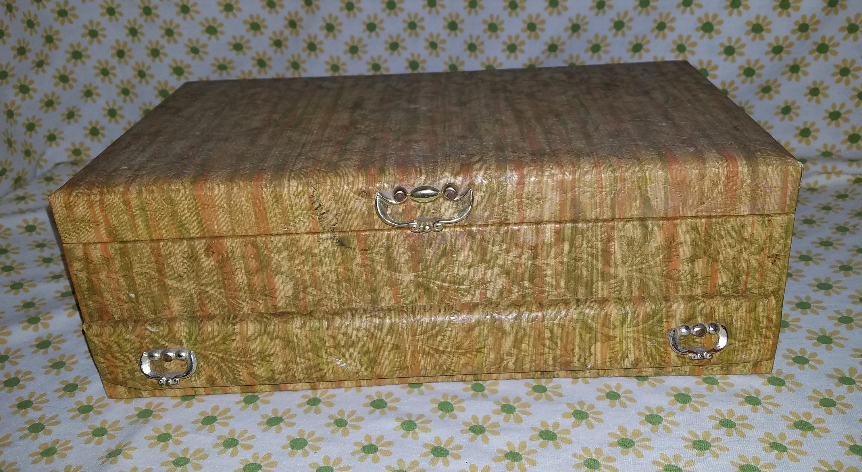 Fabulous Large Vintage Buxton USA Gold Green Leaf Pattern Heavy Jewelry ...