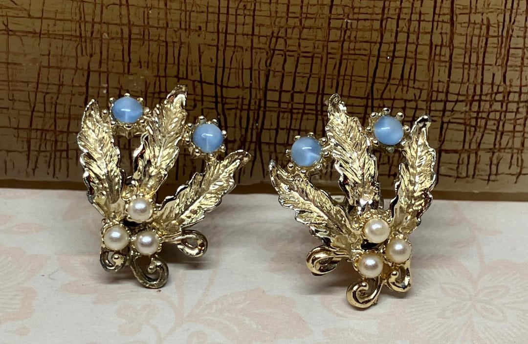 Vintage Gold Tone Pearlette and Blue Cats Eye Clip on Earrings ...