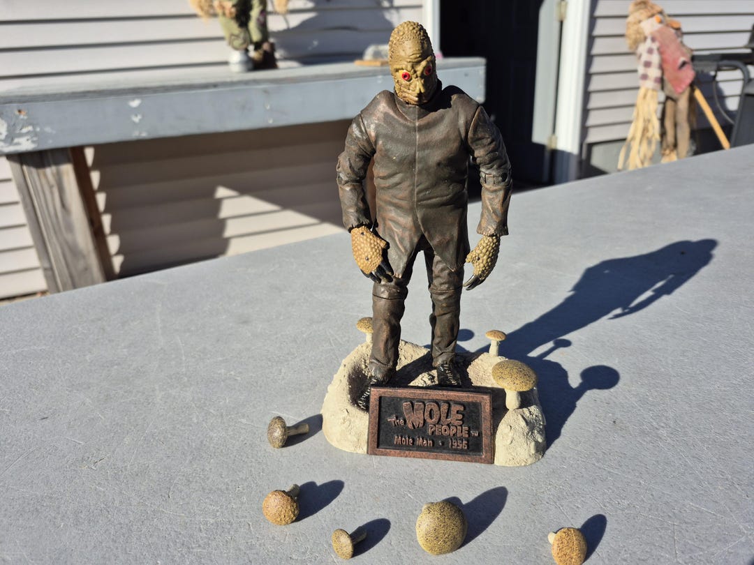 UNIVERSAL STUDIOS MONSTERS the Mole Man Mole People Sideshow Toys ...