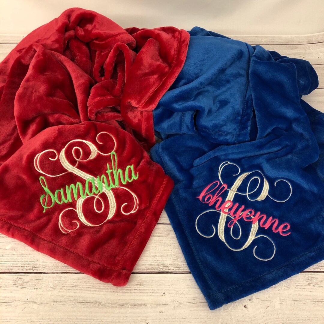 Personalized Soft Blanket With Large Initial and First Name - 8 Colors ...
