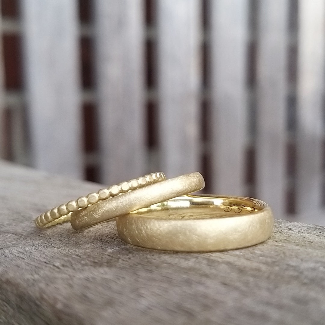 G35 ROMANTISCH & SCHLICHT - Eheringe Set Gold mit Beisteckring - oval ...