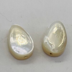 Perfect Natural Mother of Pearl Shell Beads | 12x8x2.5mm | White } 2 ...
