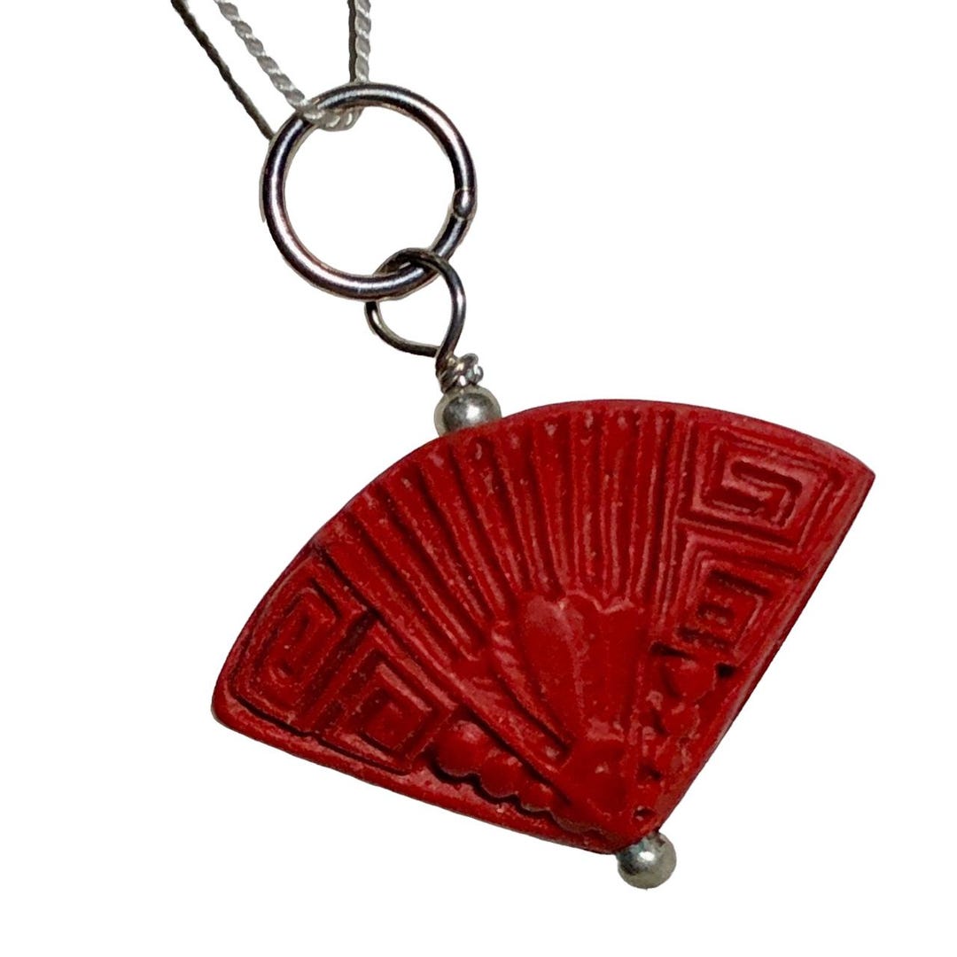 Hand geschnitzter roter Zinnober Fächer Sterling Silber Anhänger | 1 1/ ...