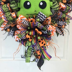 Deco Mesh Wreath Tutorial Halloween Wreath Tutorial Adding a Character ...