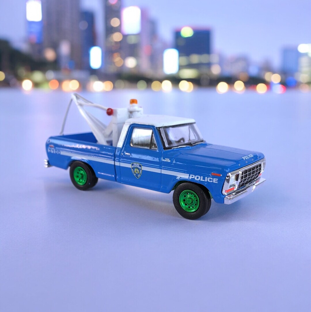 NYPD 1979 Ford F-250 Police Tow Truck Scale 1:64 Car Die Cast Diorama ...
