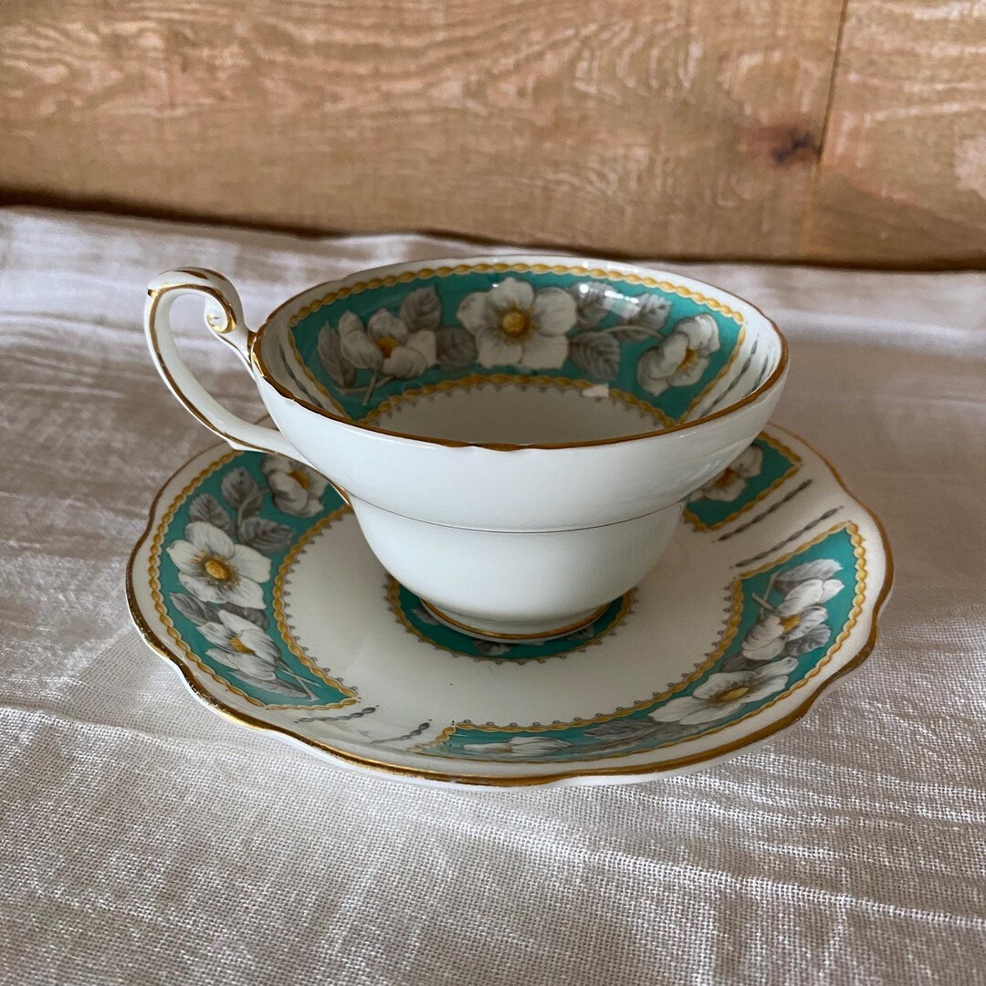 Foley Bone China Tea Cup and Saucer Set Vintage Christmas Rose Pattern ...