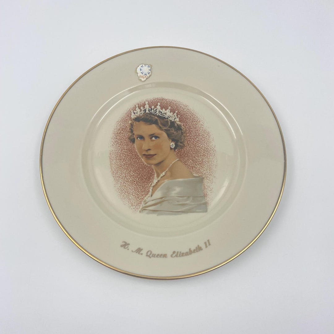 HM Queen Elizabeth II Coronation Plate Gold Trim Lettering Made in ...
