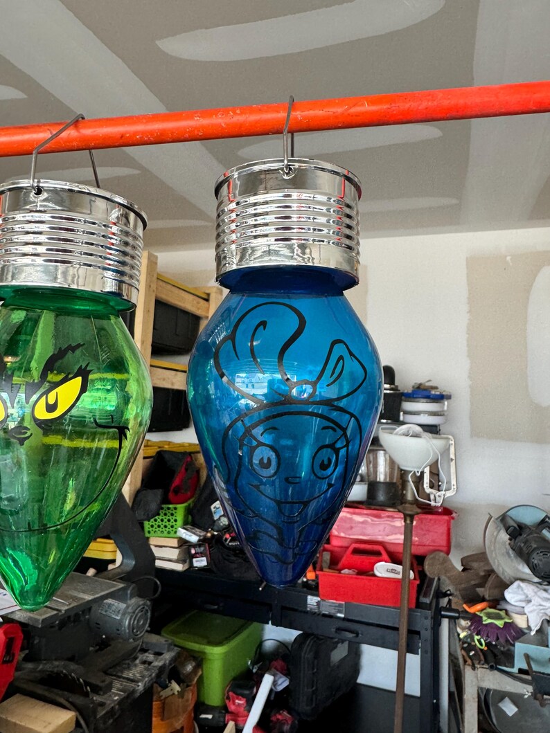 Grinch and Friends Max, Cindy Lou and Grinch Hand Solar Light Bulb ...
