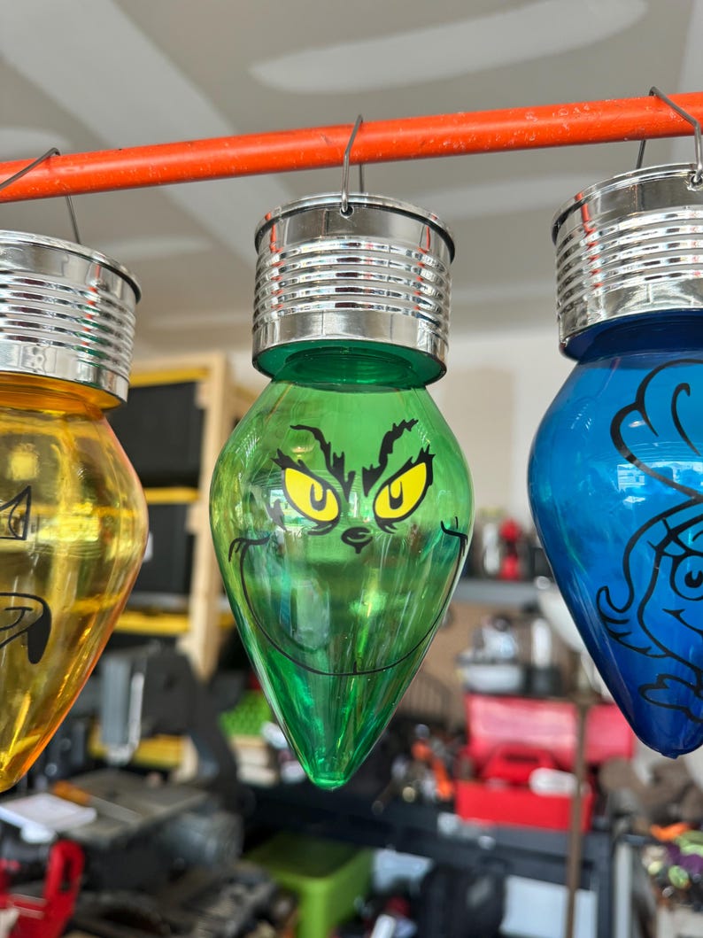 Grinch and Friends Max, Cindy Lou and Grinch Hand Solar Light Bulb ...