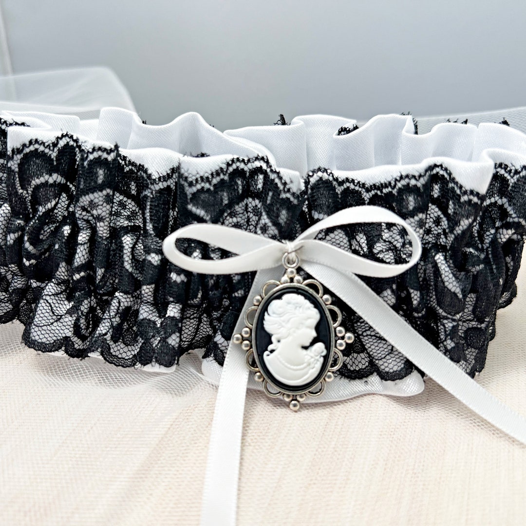 Black Lace Bridesmaids Garter With Rhinestone Pendant,wedding Garter ...