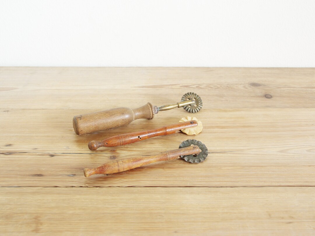 Vintage Pastry Wheel Crimper Wood Handles, Dough Pasta Cookie Cutter ...