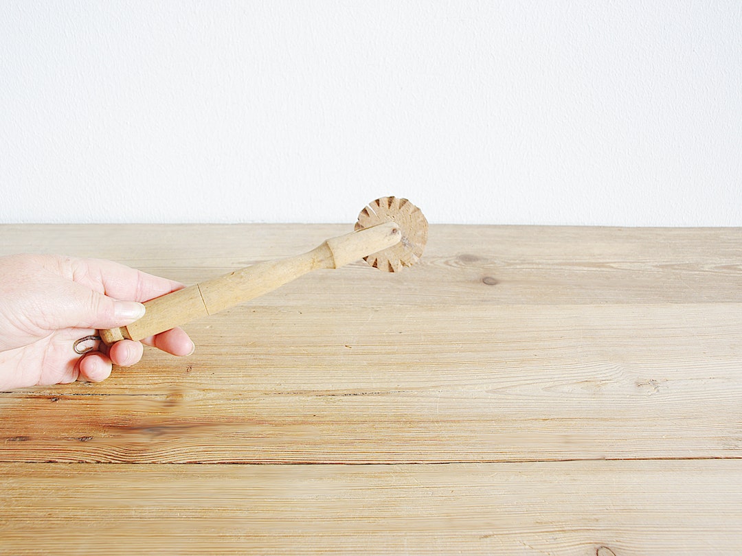 Vintage Pastry Crimper With Wooden Wheel and Handle, Dough Pasta Cookie ...