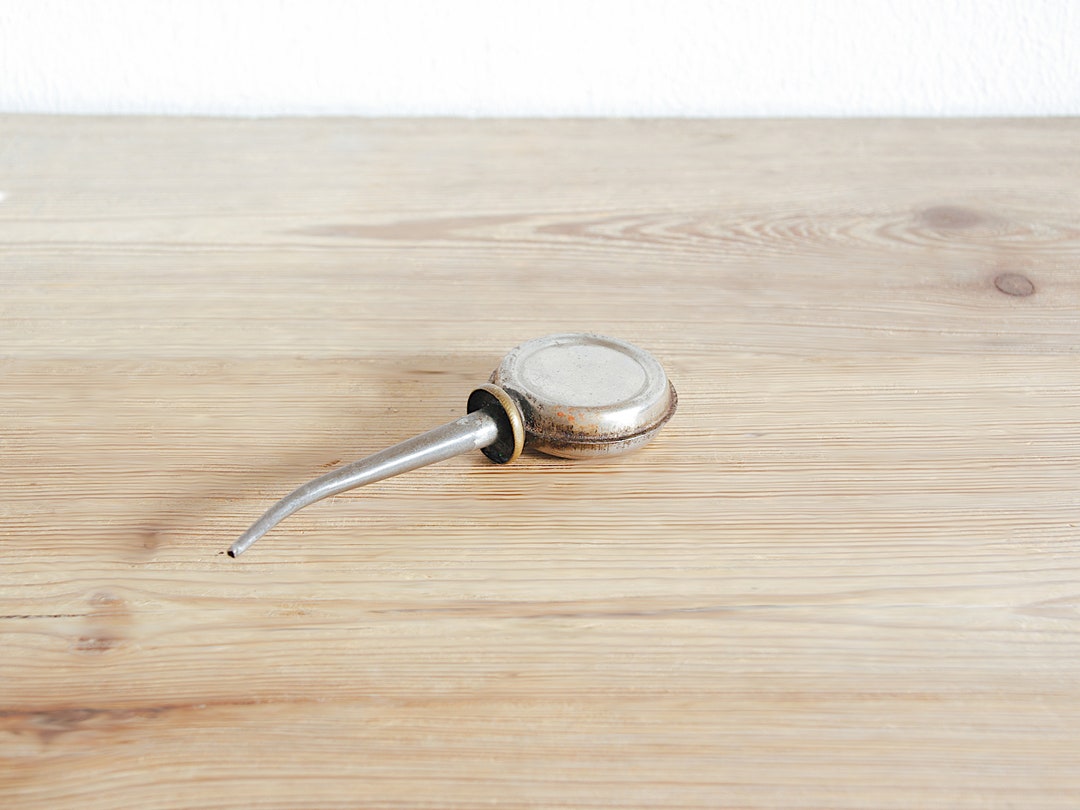 Vintage Thumb Metal Oil Can With Metal Spout, Sewing Machine Oil Can ...