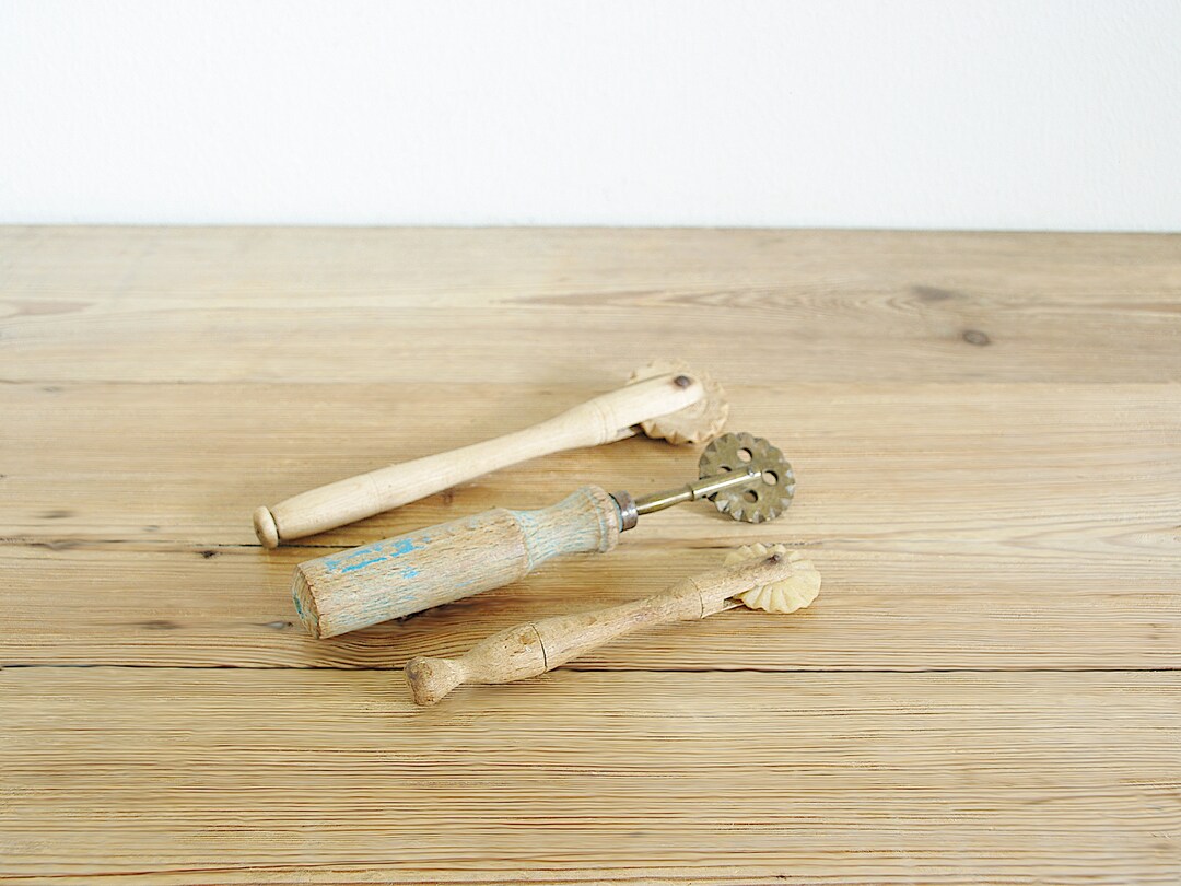 Vintage Pastry Wheel Crimper Wood Handles, Dough Pasta Cookie Cutter ...