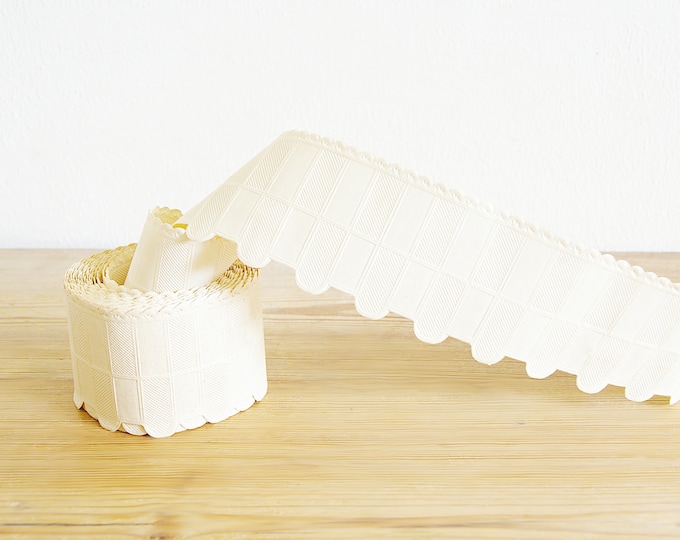 Vintage Cream Shelf Edging Trim Paper With Embossed Pattern Scalloped ...