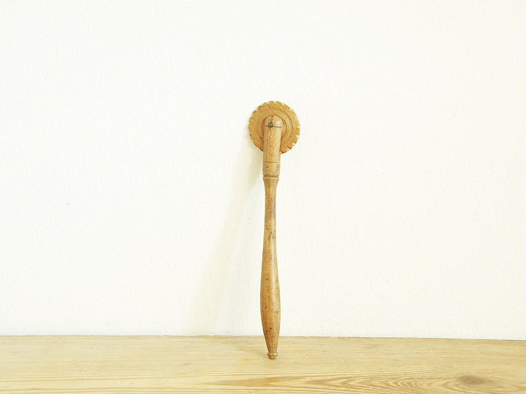 Vintage Pastry Crimper With Wooden Wheel and Handle, Dough Pasta Cookie ...