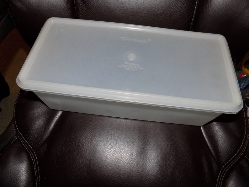 Vintage Tupperware Jumbo Bread Keeper 606-2 607-2 13 1/2 » x 5 » EUC ...