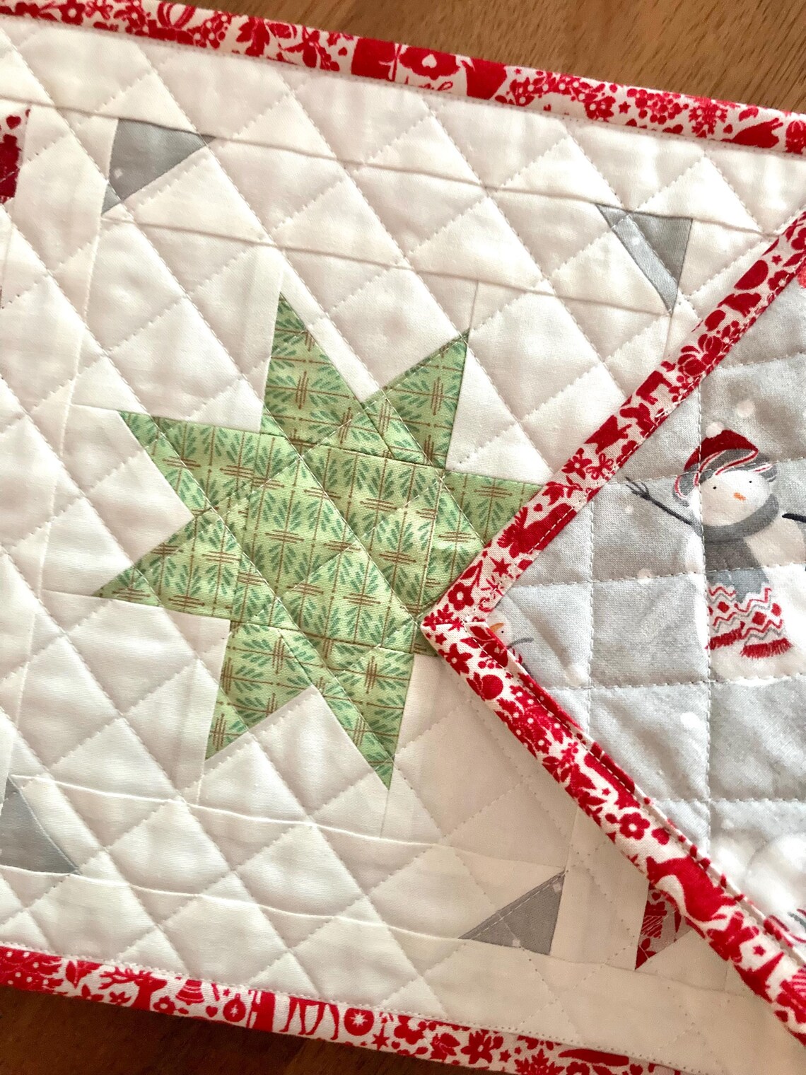 Merry Little Stars Mini Quilt PDF Pattern, Christmas Star Mini Quilt ...