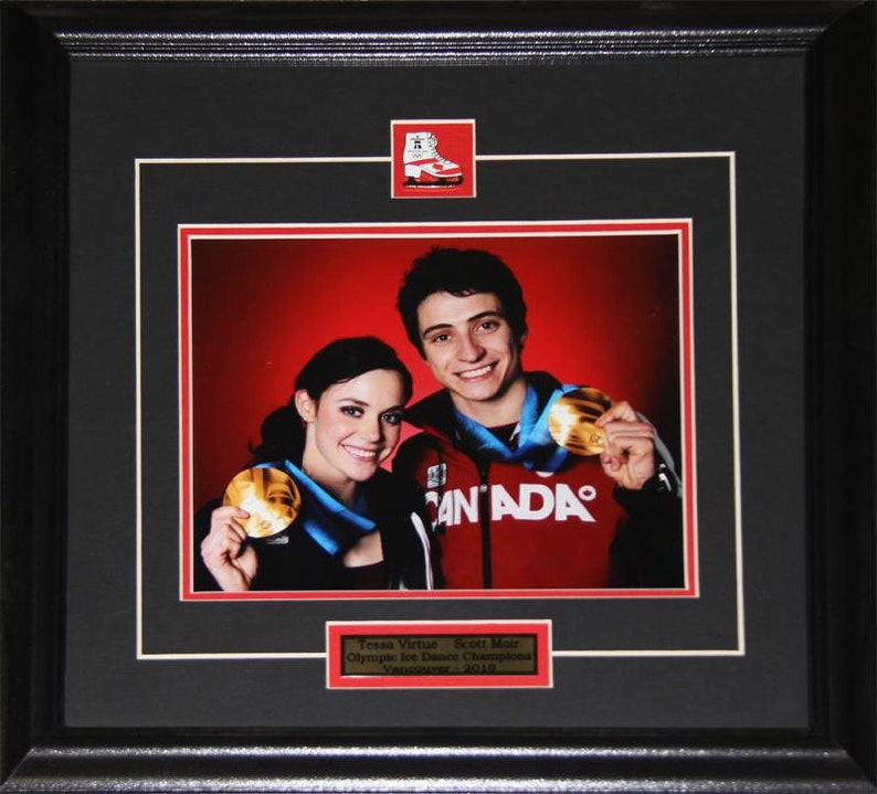 Tessa Virtue And Scott Moir Team Canada 2010 Vancouver Winter Olympics