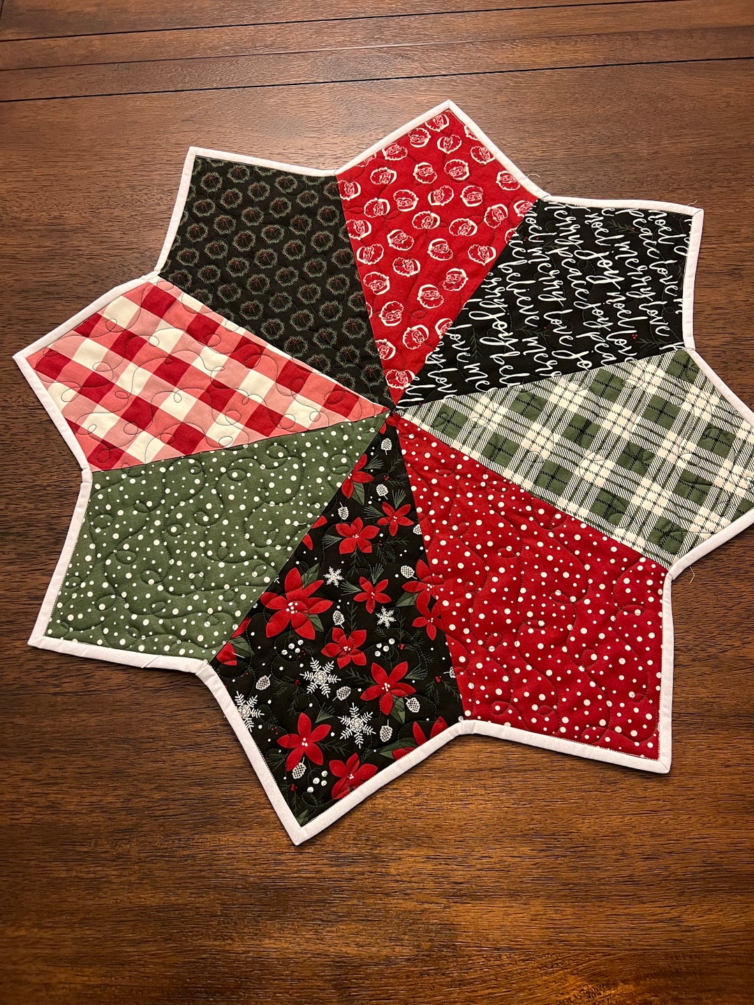 Quilted Christmas Table Topper - Etsy