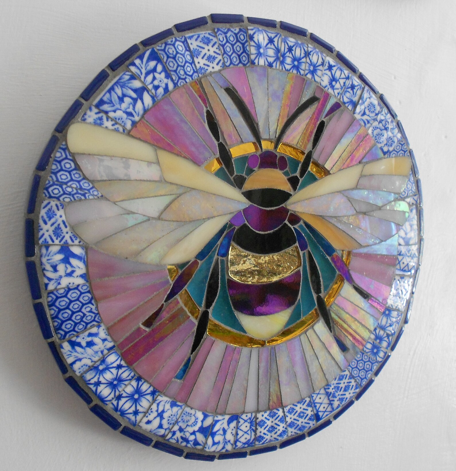 Mosaic bee circular wall hanging | Etsy