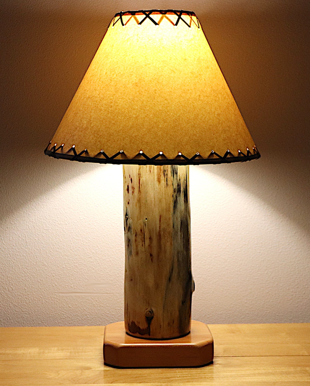 Sawtooth Rustic Log Table Lamp – Handmade in Idaho With 14″ Parchment ...